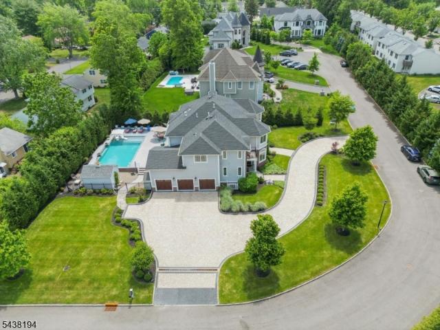 2 Arianna Ct