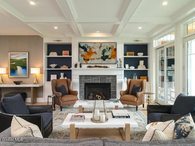 2 Arlington Circle
