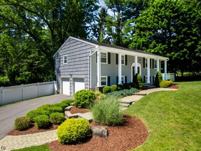 2 Arrowhead Dr