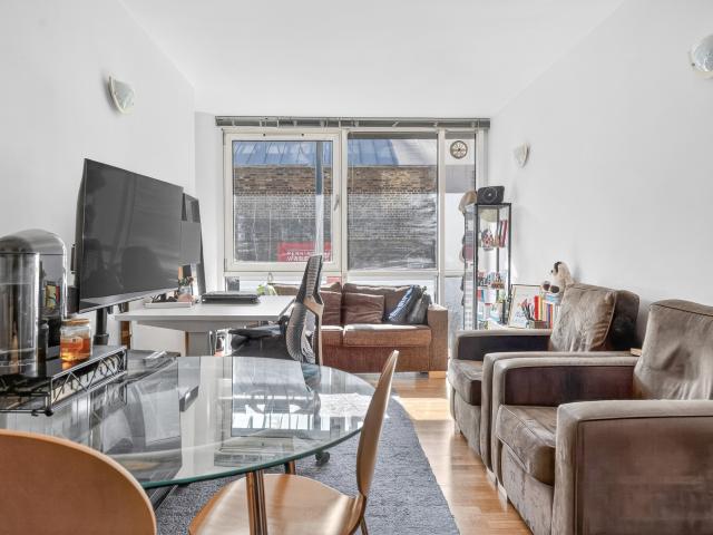 2 Artichoke Hill, London, E1W 2BA