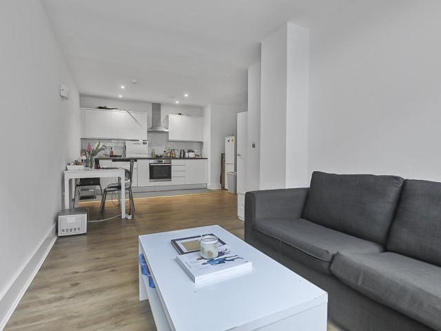 2 Artichoke Hill, London, E1W 2BA