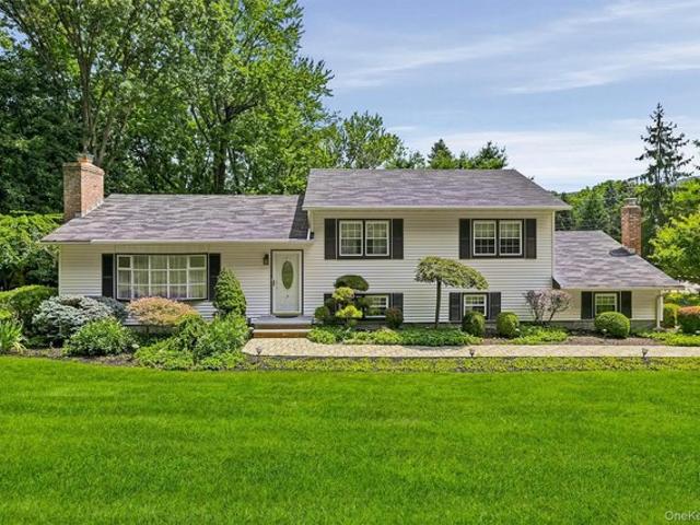 2 Buena Vista Ter, Central Valley, NY 10917