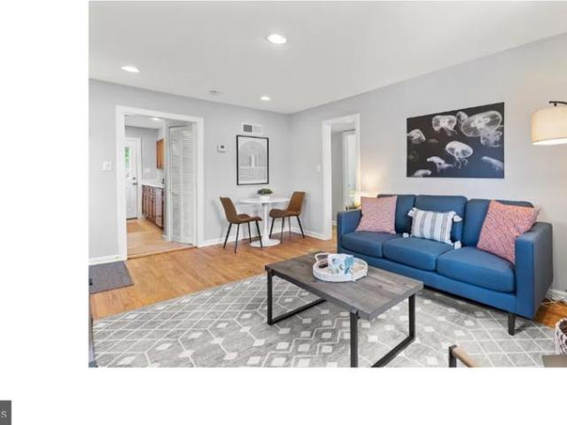 2 Burgundy Court