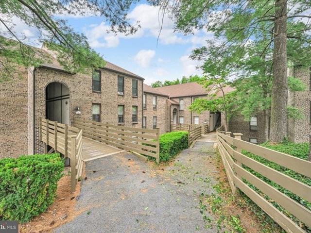 2 B Fairway Rd, Reading, PA 19607