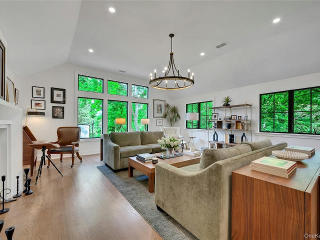 2 Banks Farm Road