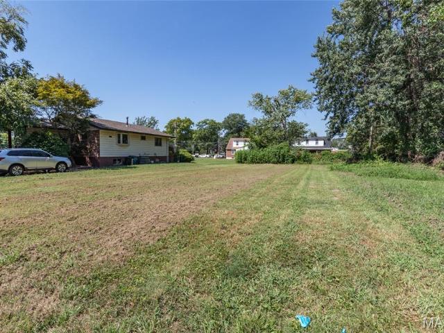2 Barcelona Ave, St. Louis, MO 63138 | MLS #26013 | Compass