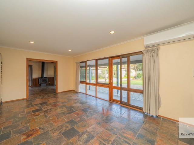 2 Barellan Close