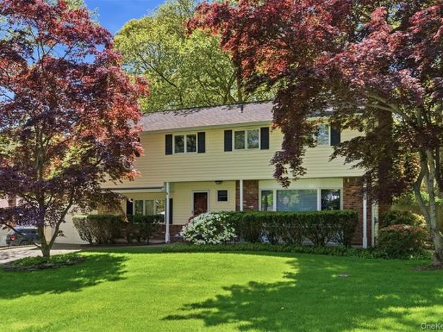 2 Bartel Pl, South Huntington, NY 11746