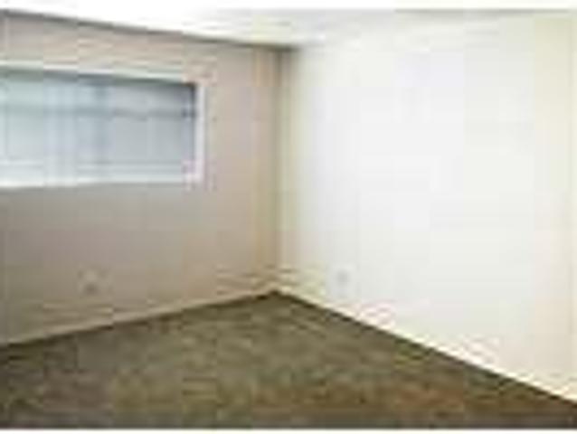 2 bathrooms, $800/mo, 1,045 sq. ft. convenient location. Pet OK!