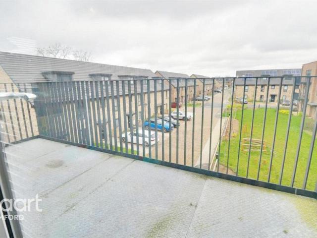 2 Bay Close, ROMFORD 2 bed apartment to rent £1,700 pcm £392 pw