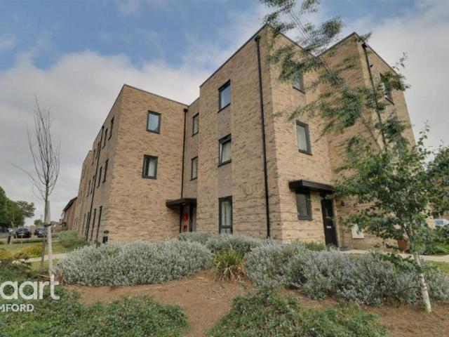2 Bay Close, ROMFORD 2 bed apartment to rent £1,700 pcm £392 pw