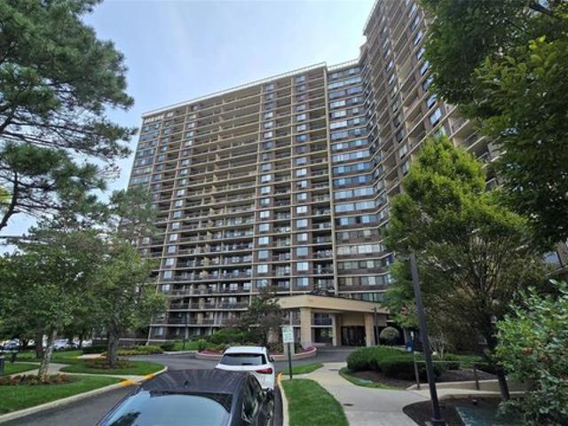 2 Bay Club Dr, Bayside, NY 11360