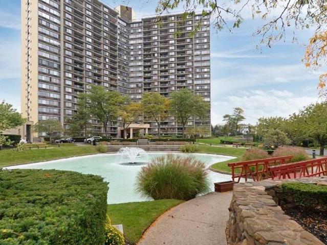 2 Bay Club Dr 8 Y, Bayside, NY
