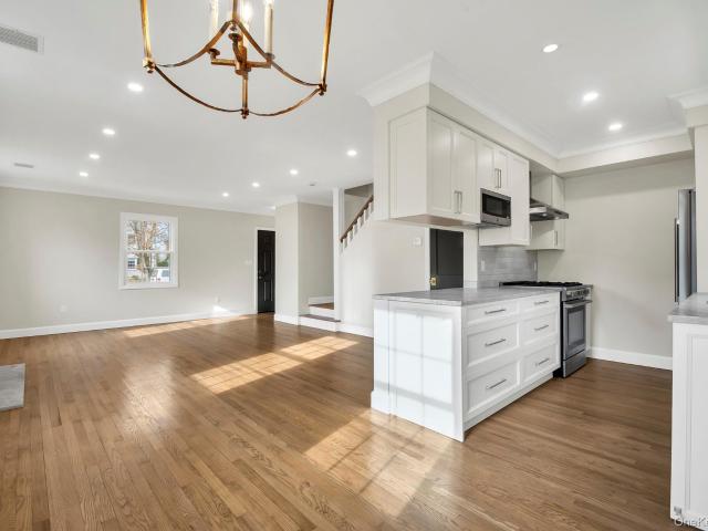 2 Bayview Court
