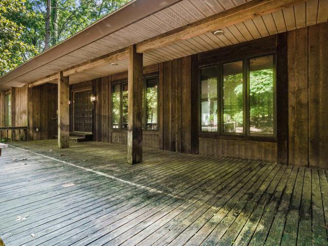 2 Baywood Drive