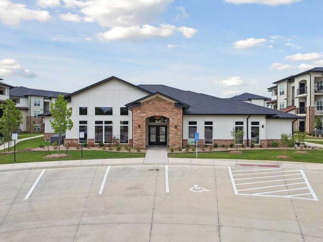 2 BD/2 BA Fully Furnished, Brand New Luxury Apartments, W/D Connections, Granite Countertops 3 Bedroom Apartment for Rent at 8360 E 86th St N, Owasso, OK 74055