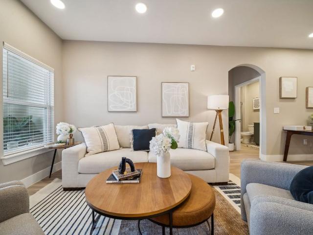 2 BD/2 BA Fully Furnished, Brand New Luxury Apartments, W/D Connections, Granite Countertops 2 Bedroom Apartment for Rent at 8360 E 86th St N, Owasso, OK 74055