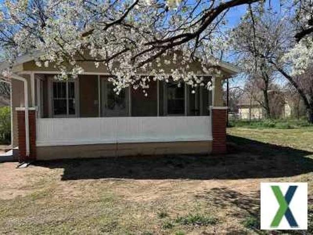 2 bd, 1 ba, 1072 sqft Home for sale Hutchinson, Kansas