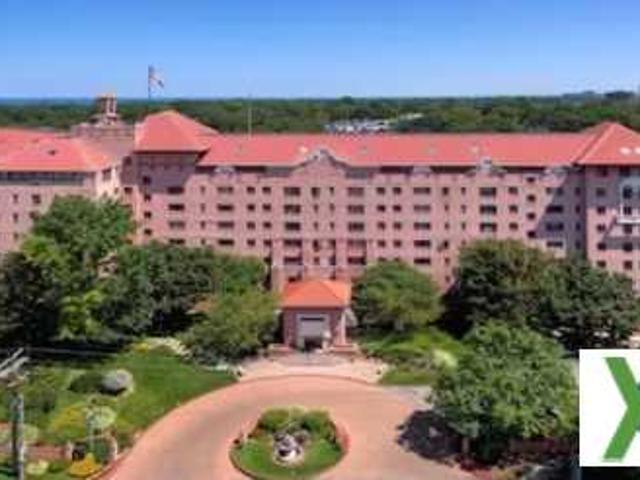 2 bd, 1 ba, 1108 sqft Condo for sale Rocky River, Ohio