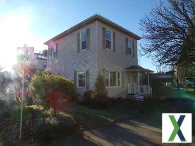 3 bd, 3 ba, 1387 sqft Townhome for rent Sherwood, Oregon