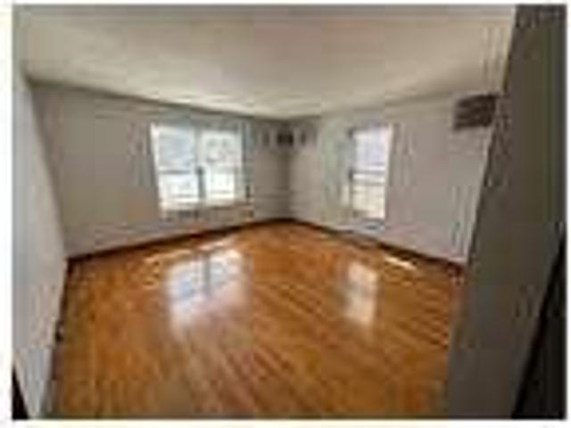 2 Bd 1st floor apartment
