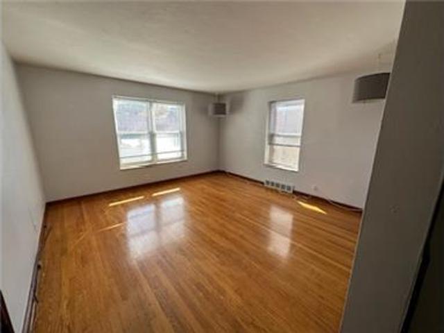 2 Bd 1st floor apartment
