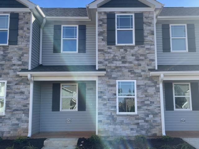 2 bd 2.5 ba townhome