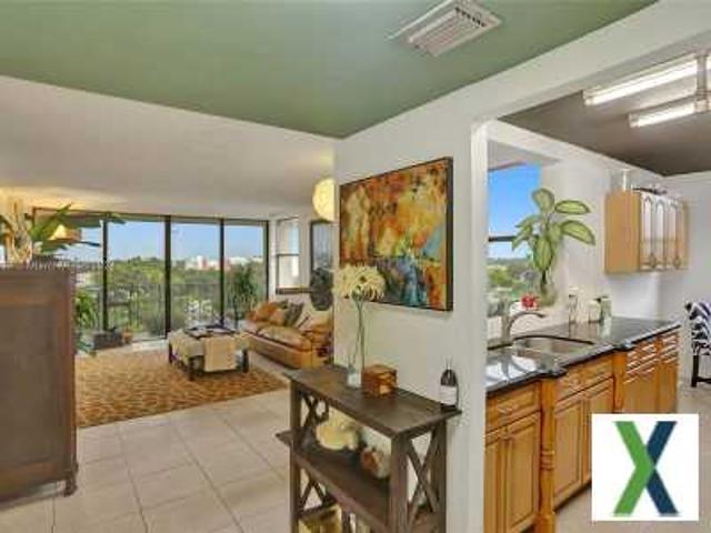 2 bd, 2 ba, 1260 sqft Condo for sale North Miami, Florida