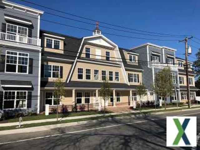 2 bd, 2 ba, 794 sqft Home for rent North Bay Shore, New York