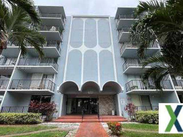 2 bd, 2 ba, 882 sqft Condo for sale North Miami, Florida