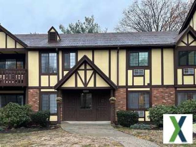 2 bd, 2 ba, 896 sqft Condo for sale Bridgeport, Connecticut