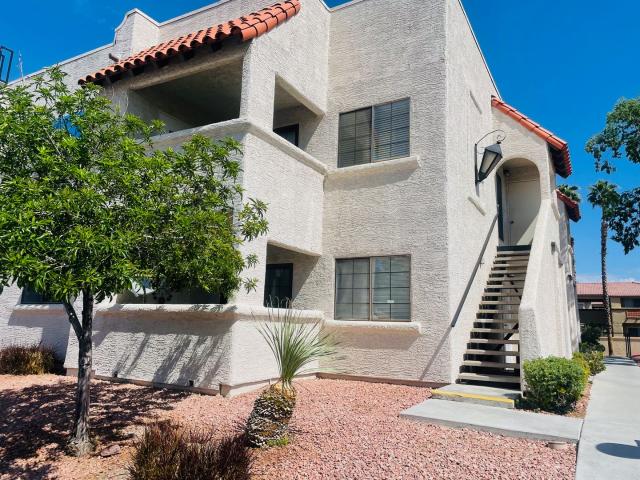 2 bd, 2 bth Condo Ideal Summerlin location