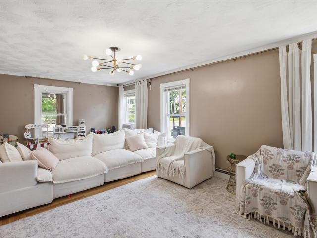 2 Beckside Road