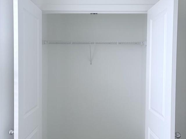 2 beautiful rooms for rent in a stunning community