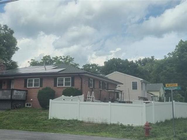2 Beaver Point Trl, Wharton, NJ 07885