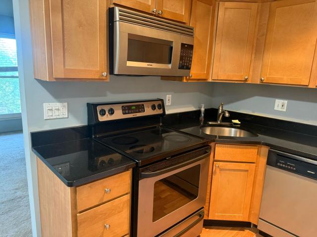 2 Bed/1 Bath Condo in Ladue School District!