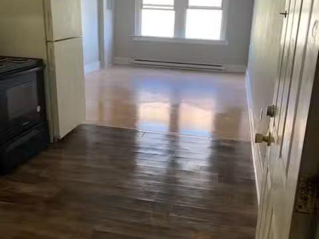 2 Bed/1 Bath newly refurbished apartment on Main Street. 80 N.