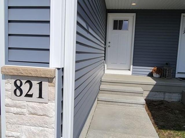 2 bed/2.5 bath condo for rent!
