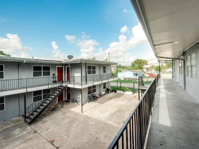 2 bed 1bath, $1050, pay electric