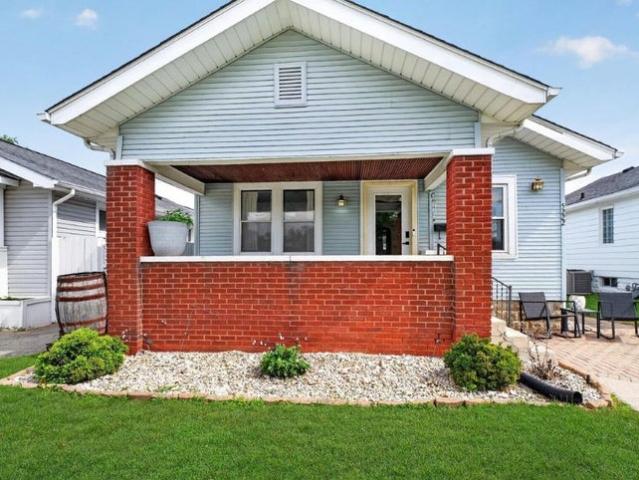 2 Bed, 1 Bath, 986 Sq Ft, Full Basement, 1 Car Ga