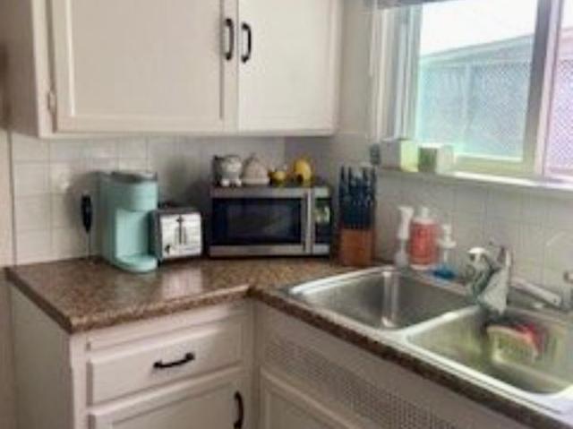 2 Bed 1 Bath College Area Apartment