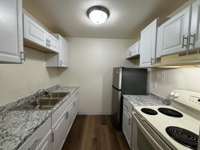 2 Bed / 1 Bath Apartment at Canterbury Court Apartments Re Rental