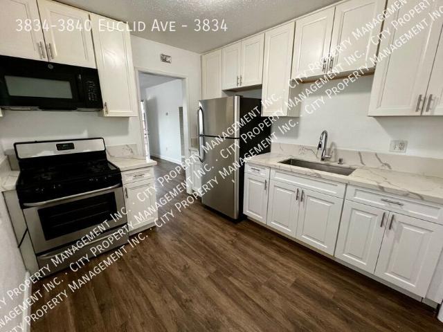 2 Bed 1 Bath Apartment Available!