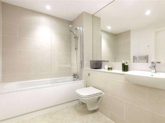 2 BED 1 BATH APARTMENT | AVAILABLE NOW | IN HIGH DEMAND | PARKING AVAILABLE | PRIME LOCATION | 24 HOUR CONCIERGE | RESIDENTS GYM