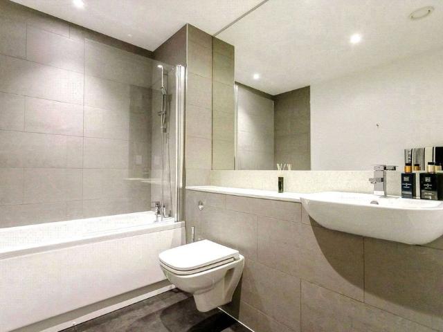 2 BED 1 BATH APARTMENT | AVAILABLE NOW | IN HIGH DEMAND | PARKING AVAILABLE | PRIME LOCATION | 24 HOUR CONCIERGE | RESIDENTS GYM
