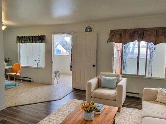 2 Bed 1 Bath Apartment in a GREAT location!