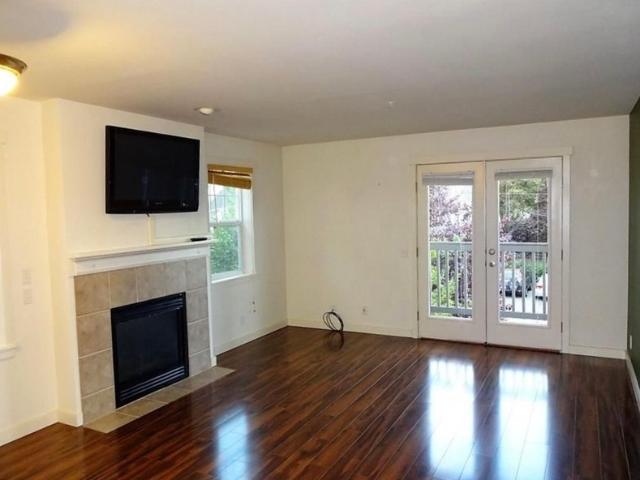2 Bed / 1 Bath Apartment in Green Lake Roommate