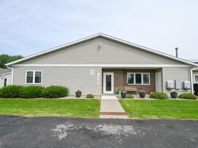 2 Bed / 1 Bath at Gateway Apartments + Garage!