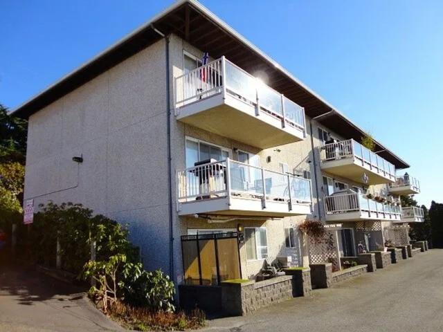 2 Bed, 1 Bath Bay view apartment near Fairhaven and Boulevard Park