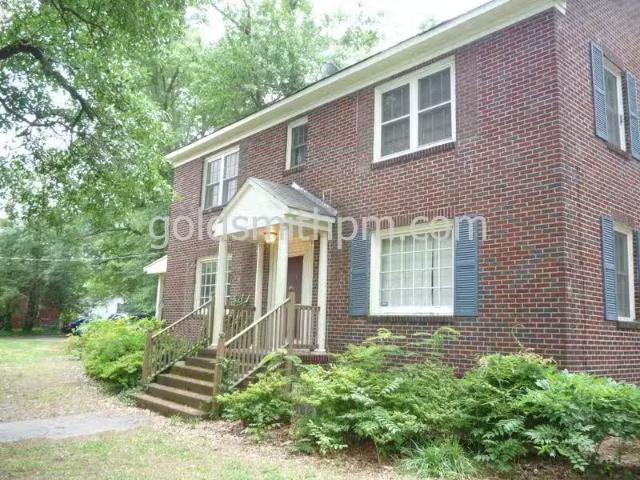 2 bed / 1 bath Duplex rental 2 Garraux St